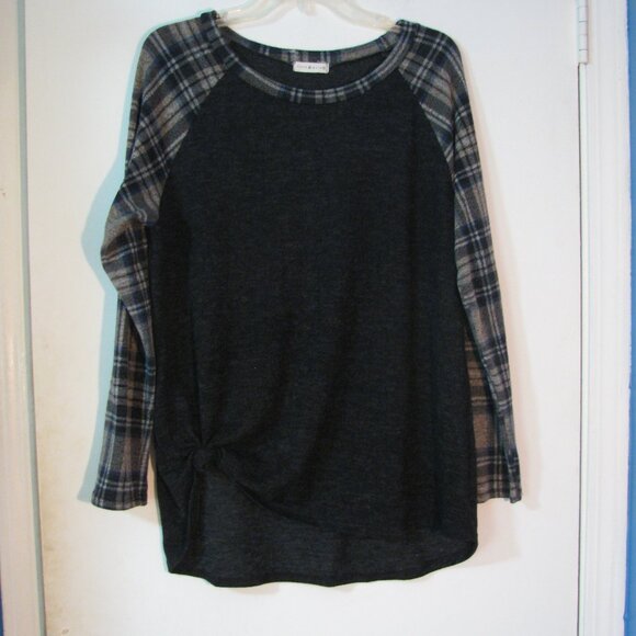 Coco & Main | Tops | 25 Coco Main Knit Top Xl Gray With Plaid Sleeves ...